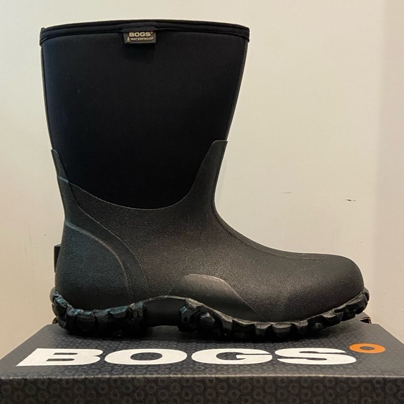 Bogs | Shoes | Nwt Bogs Classic Mid Black Size 3 | Poshmark